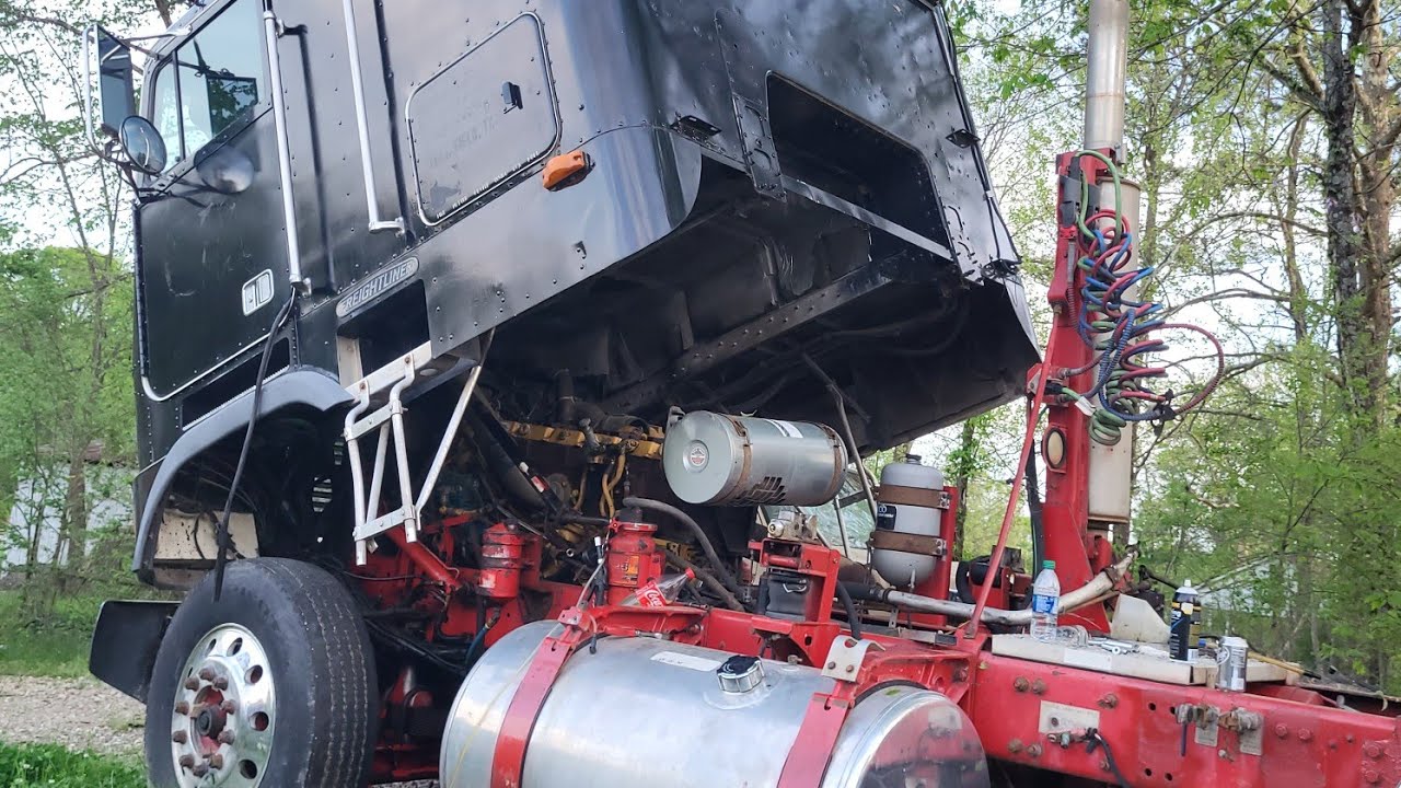 1995 freightliner flb/ cabover/ major fuel issues - YouTube