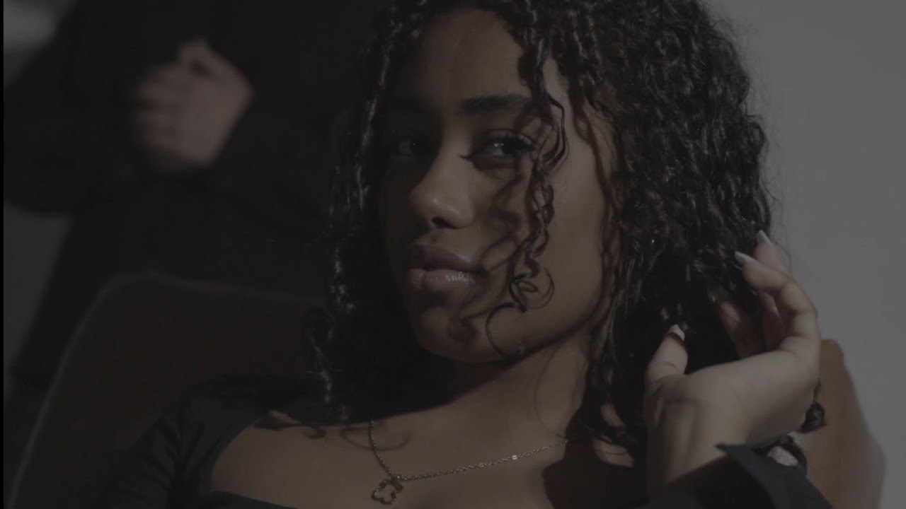 MAKIE & LILN4GHT - TRAPP (prod. Angelezz) [OFFICIAL VISUALIZER] - YouTube
