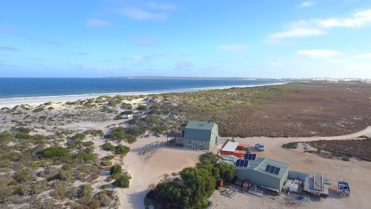 Australia's most isolated off-grid Airbnb? - YouTube