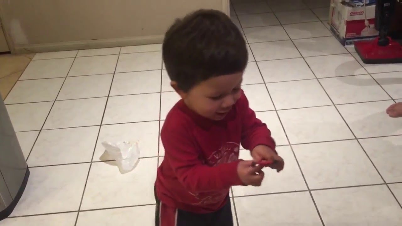 Toddler Reaction to Magic Trick! - YouTube