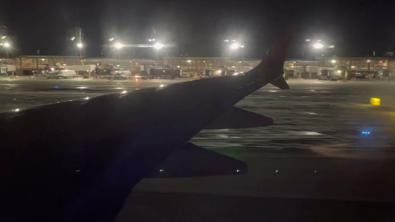 Southwest Boeing 737-MAX8 Night Landing into Detroit - YouTube
