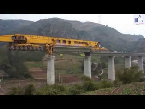 Maschine baut Brücke in China.