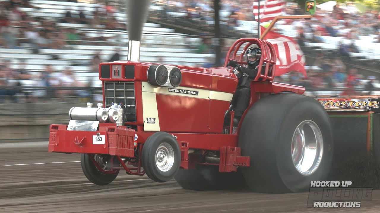 Heavy Super Stock Tractors & 4WD Trucks Pulling in Monticello, IA ...
