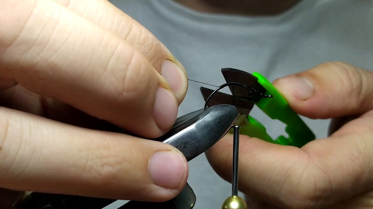 Legat musca artificiala scrumbie ( larva ) - YouTube