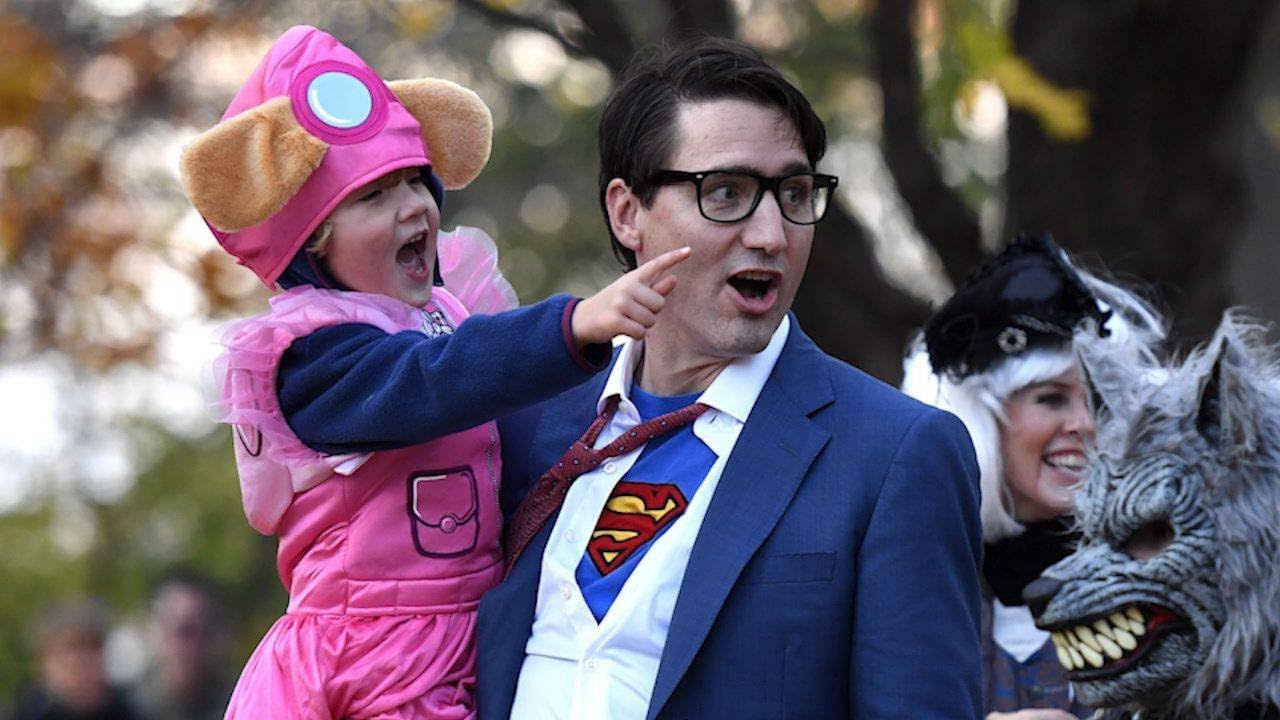 Justin Trudeau and Julie Payette greet Halloween revellers - YouTube