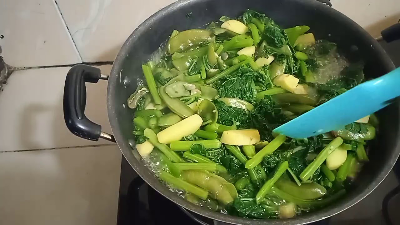 সিমের বিচি,আলু দিয়ে লাউ শাক ভাজি Lau shak alu diye simer bichi - YouTube