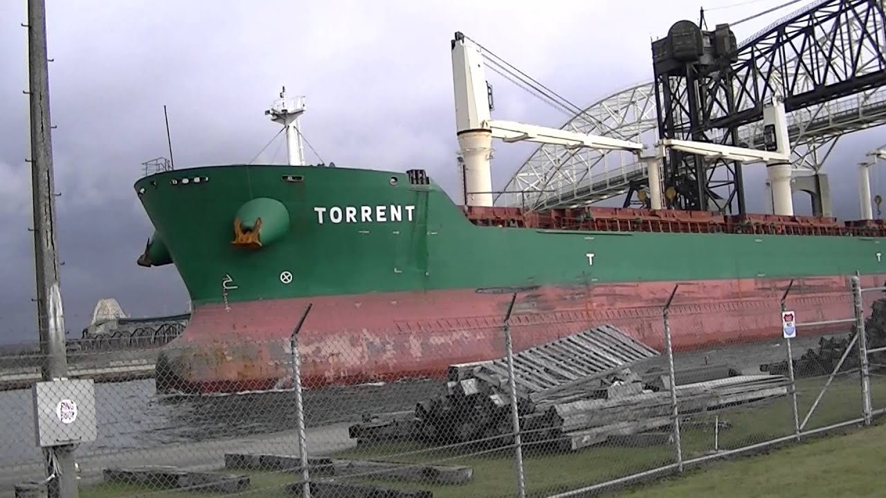 Torrent Bulk Carrier in Sault Ste. Marie Michigan November 2015 - YouTube