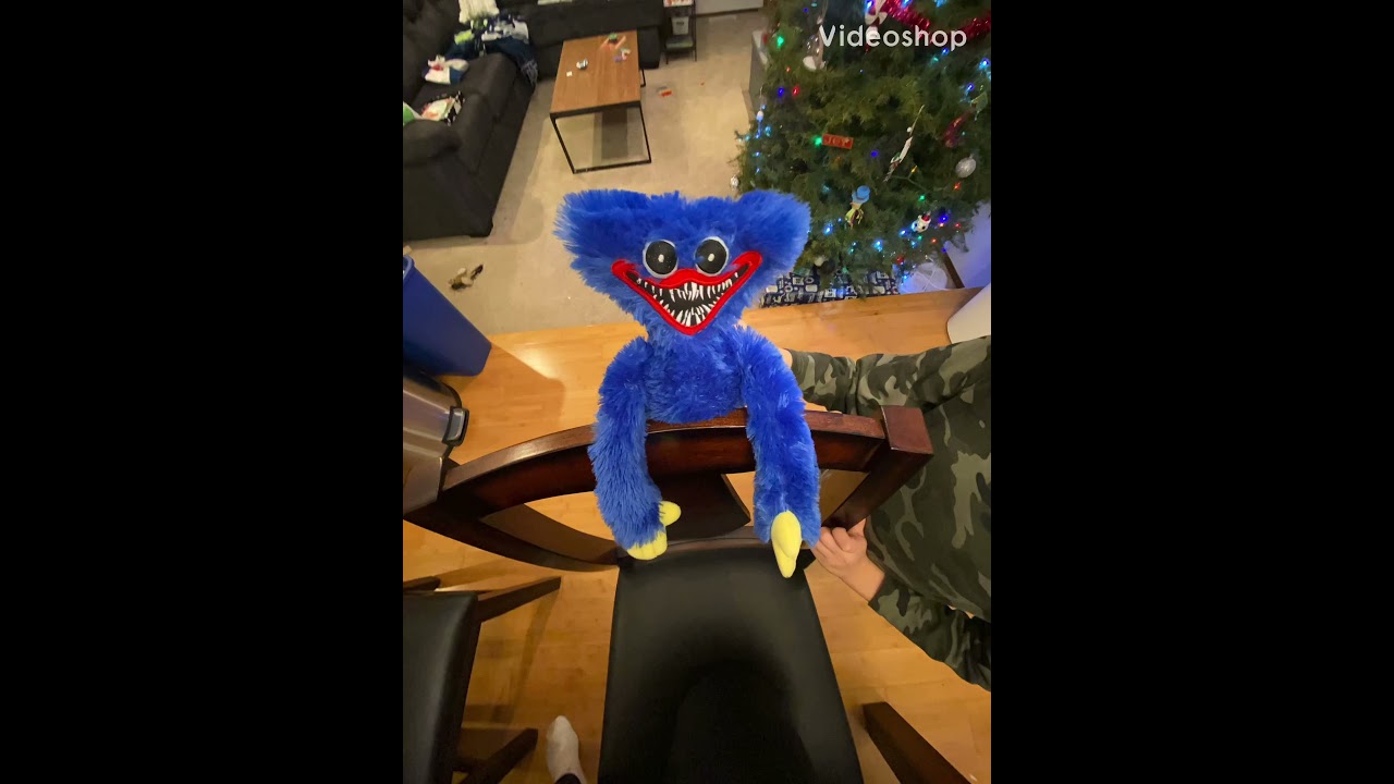 Huggy Wuggy is falling! - YouTube