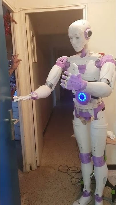 robot Inmoov - YouTube