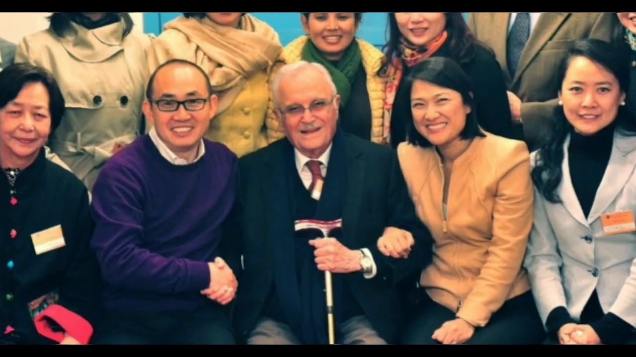 Billionaire Chinese Couple converts to the Baha'i Faith - YouTube