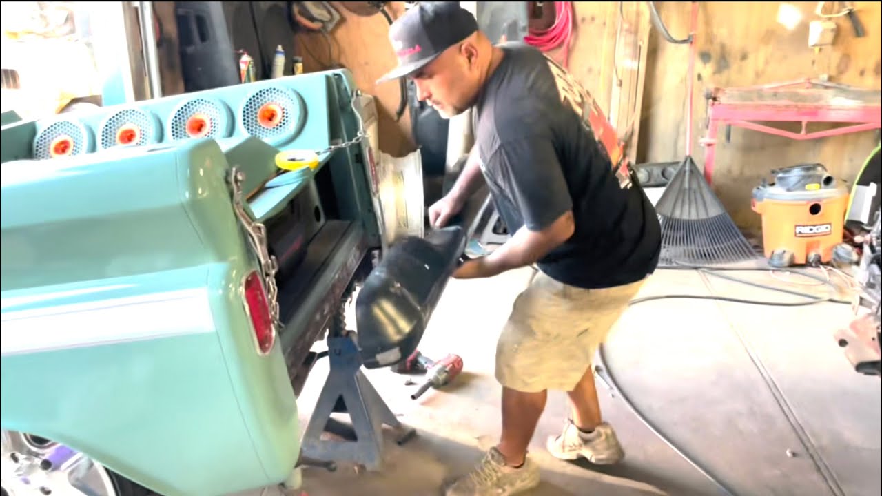 A day at da shop - YouTube