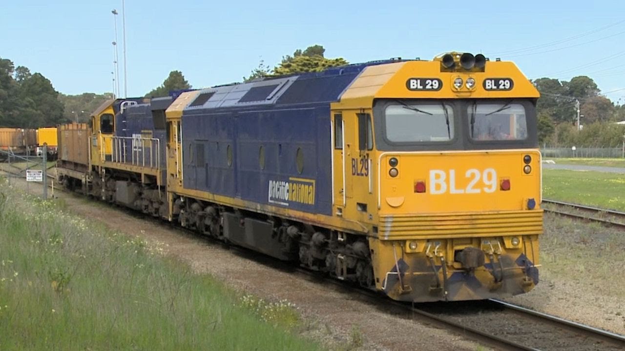 Steel Train in Australia - Pacific National Broad Gauge Railway ...