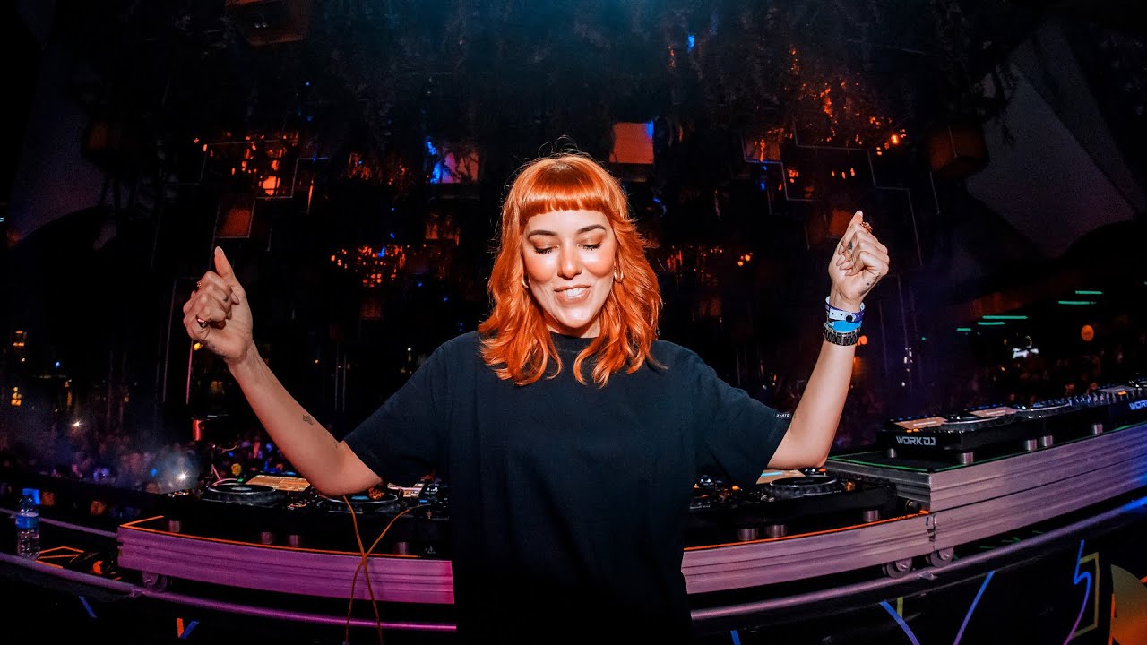 Aline Rocha Live at Green Valley (Brazil) - YouTube