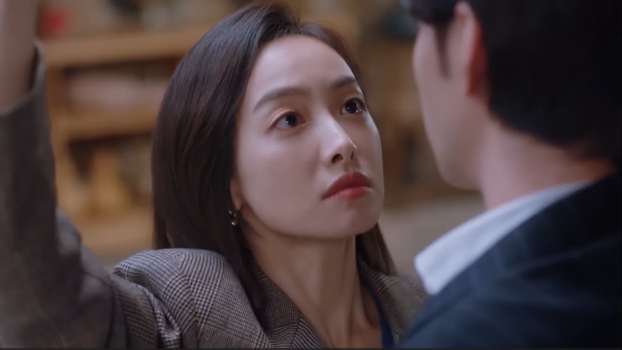 Cinderella fell into the CEO’s arms—and in that moment, he was hers. No one else stood a chance ...