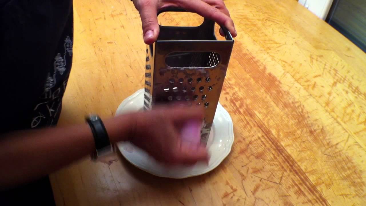 GreekFoodTv☼Grating an Onion the Greek Way, with Diane Kochilas - YouTube