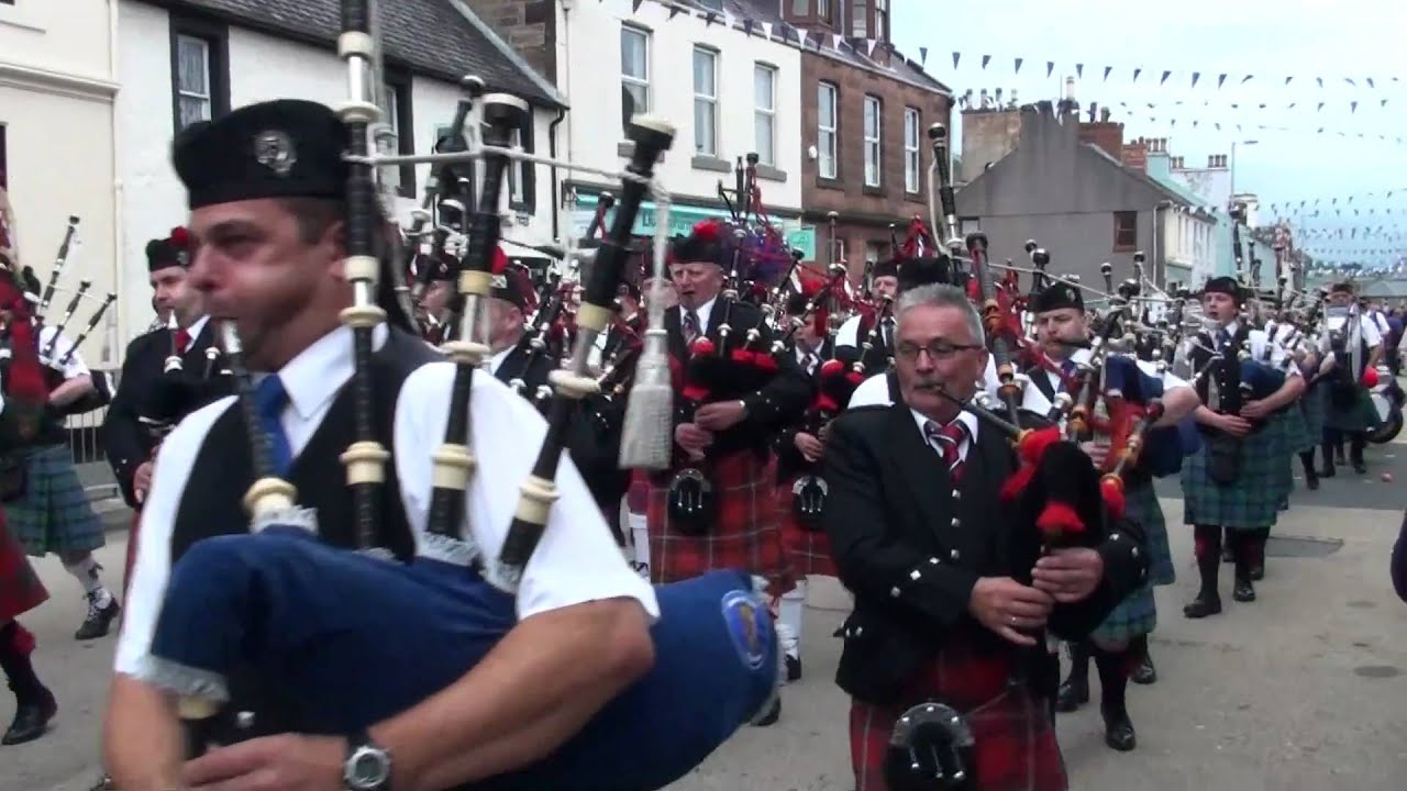 Lockerbies World Famous Dancing Piper - YouTube