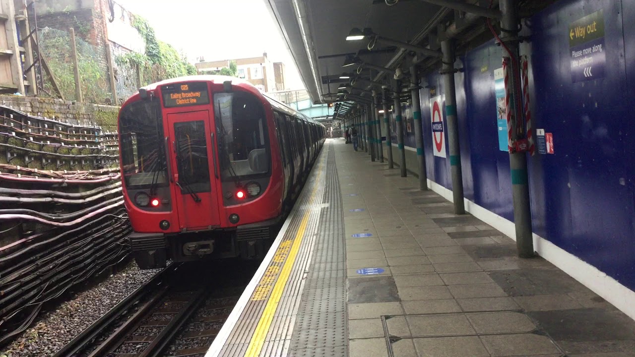 District line departing at Whitechapel - YouTube