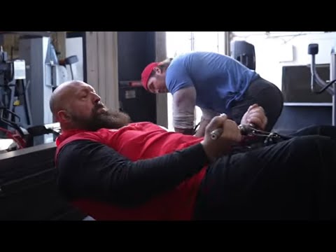 Paul Wight Tries Mike O’Hearns Bicep Techniques