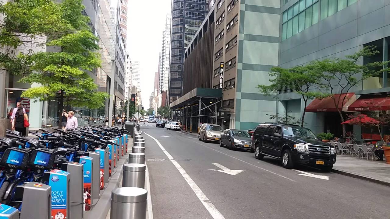 Hunter Ambulance Responding To MSKCC Medical Center In Midtown ...