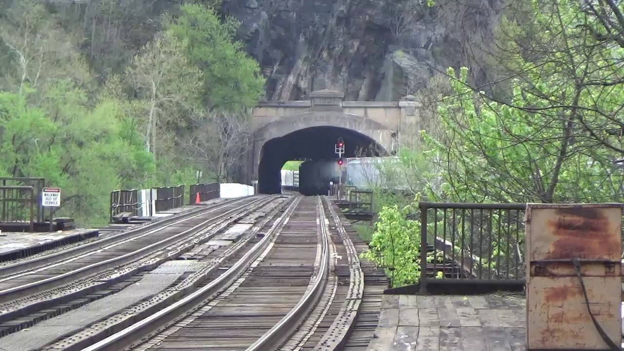 #6573 CSX D790 Local Mix Freight train - YouTube