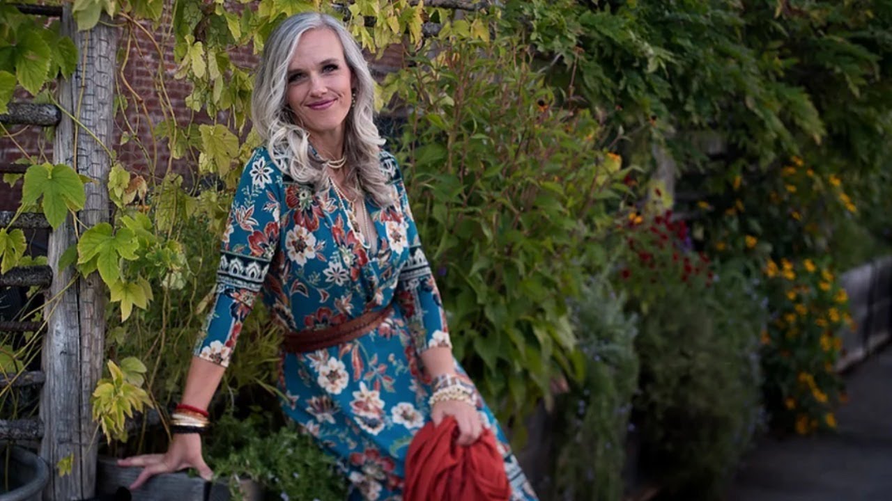 Sarah Dion Brooks :: Livve from The Hivve - YouTube