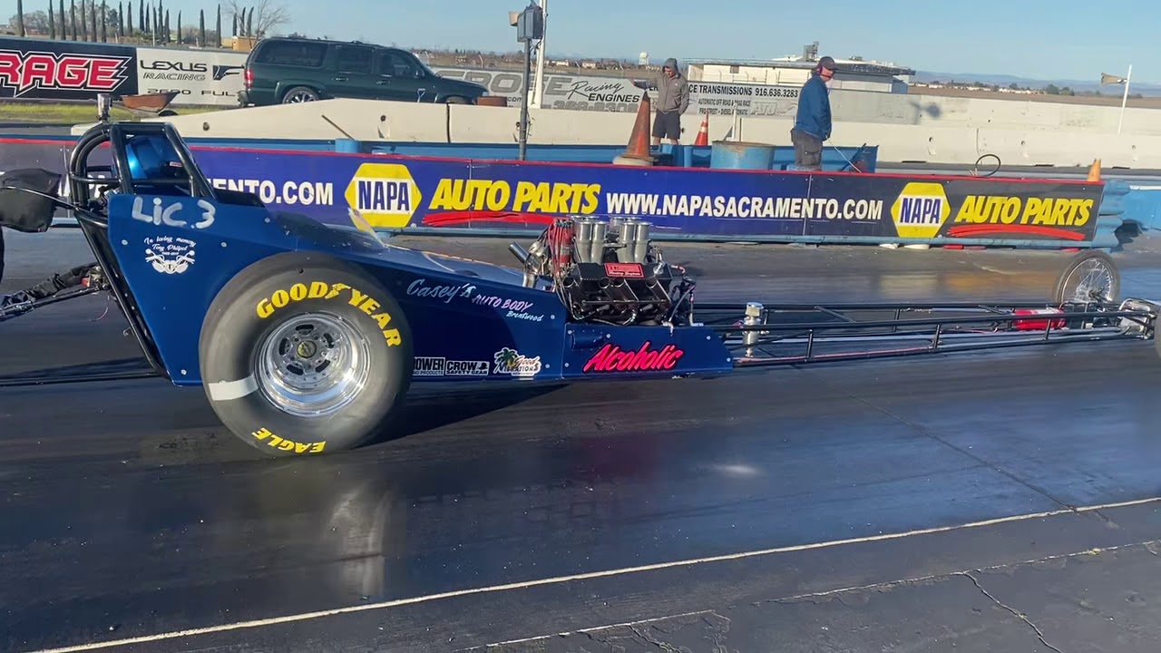 Jr Fuel Dragster goes into violent tire shake @ Sacramento Raceway ...