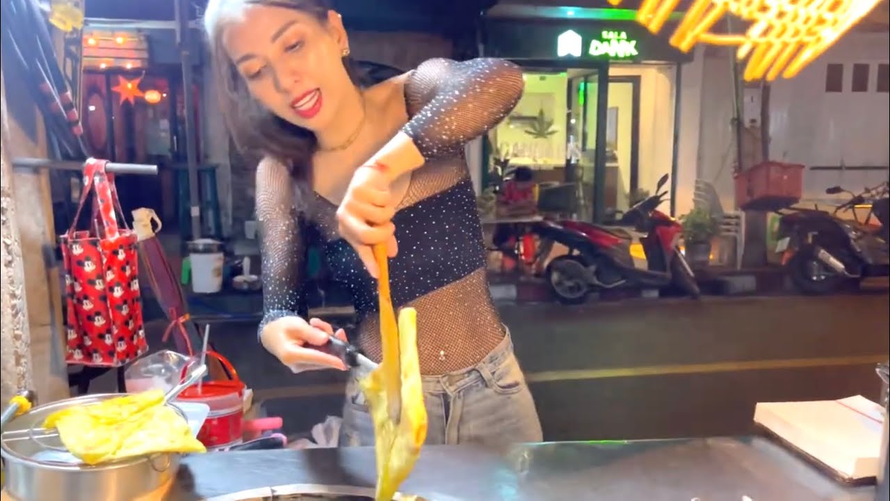 Puy Roti Lady - The Most Famous Roti Lady In Bangkok Is Back After Long ...