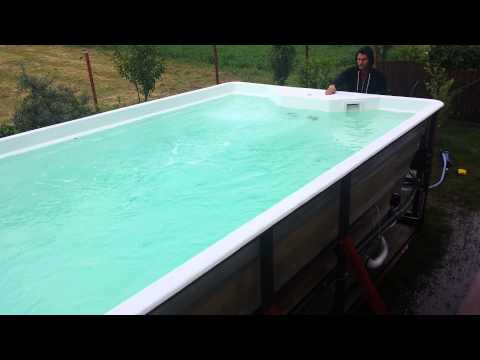 Piscina cu inot contra curent