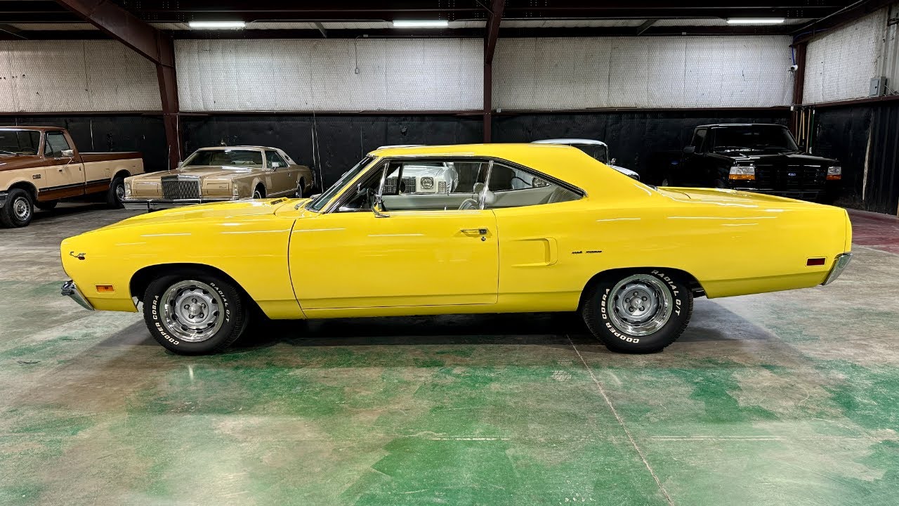 PC Classic Cars Test Drives a 1970 Plymouth Road Runner #182318 - YouTube