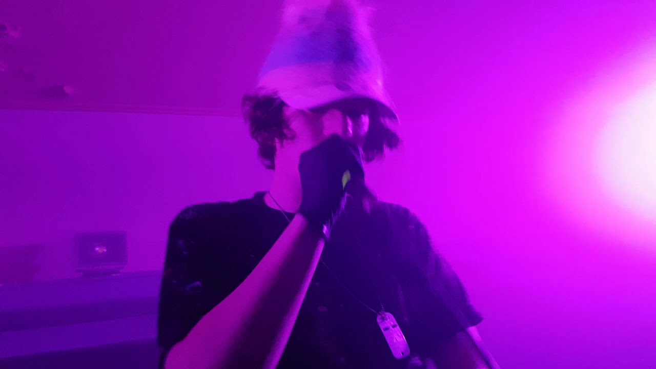 close up bladee&ecco2k - sugar [live] - YouTube