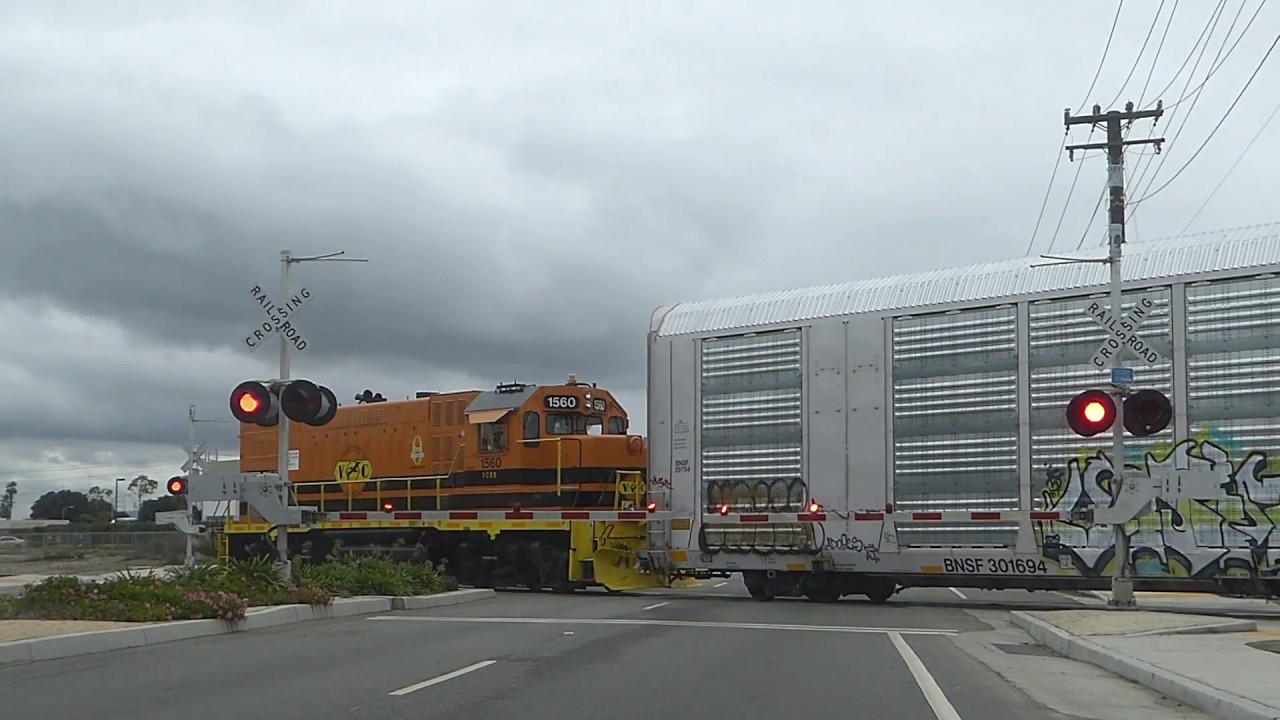 Ventura County Railroad-#1560 EMD GP15-1-Autorack Train-Oxnard,CA - YouTube