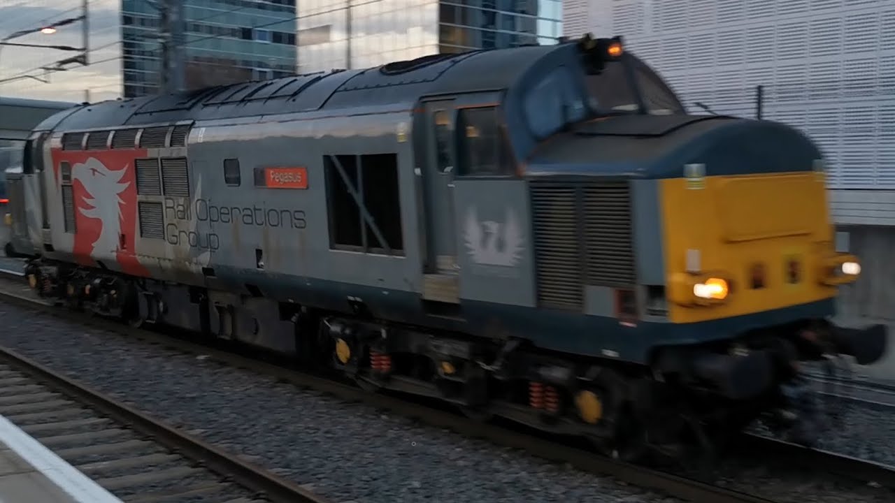 ROG Class 37 37611 'Pegasus' Passes Milton Keynes Central Southbound on ...