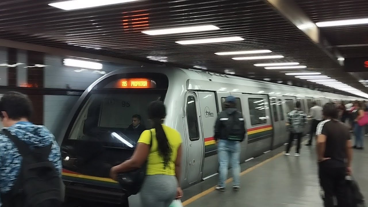 Metro De Caracas Linea 1 Tren CAF S6 En la Estación Bellas Artes con ...