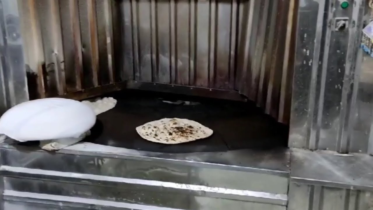 Baking Bread In Hot Day The Turk Baker Baking Bread Alone Cooking Flat ...