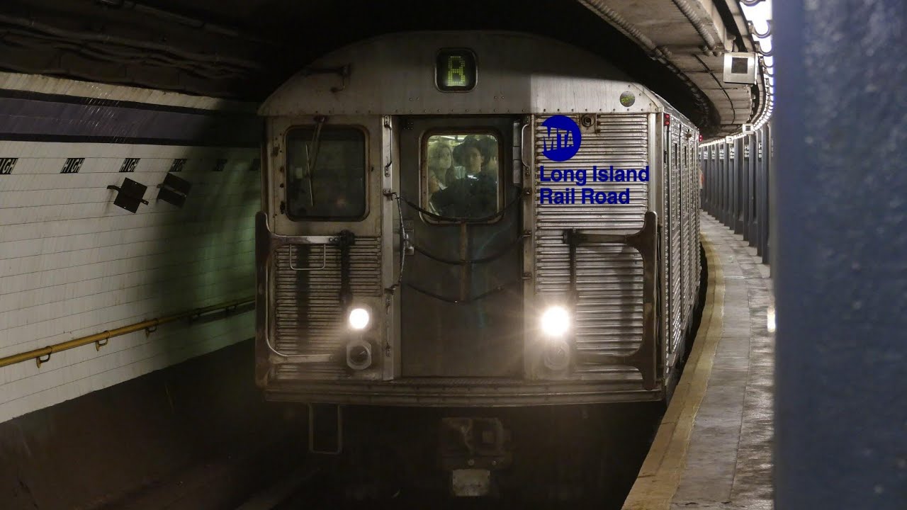 R32 ON THE LIRR! - YouTube