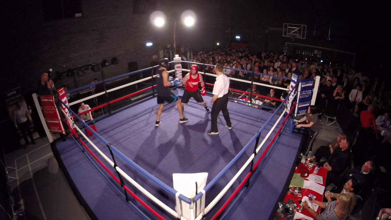 Dundee | Ultra White Collar Boxing | Simon Mackay VS Chris Glennie ...