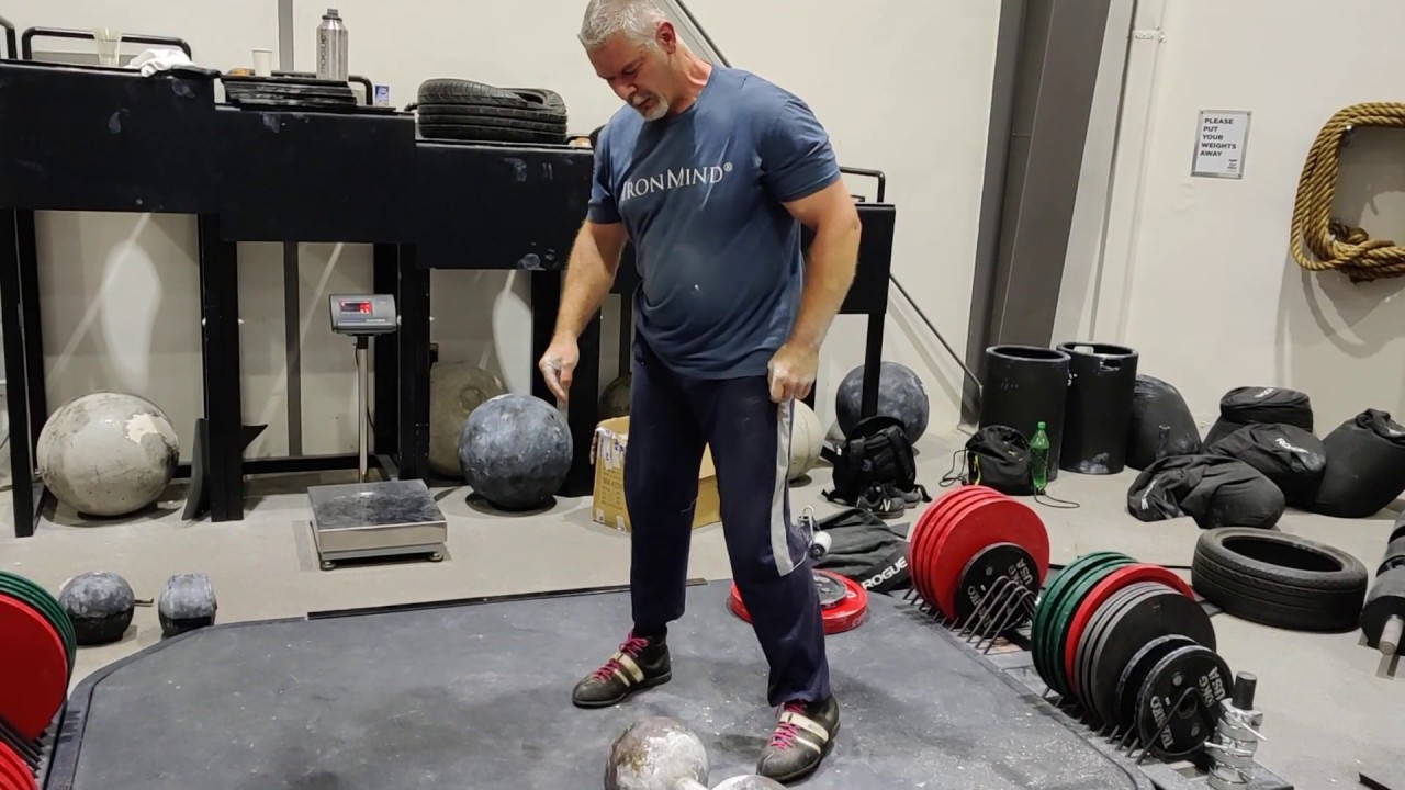 Laine Snook breaks Millennium dumbbell world record for reps - YouTube