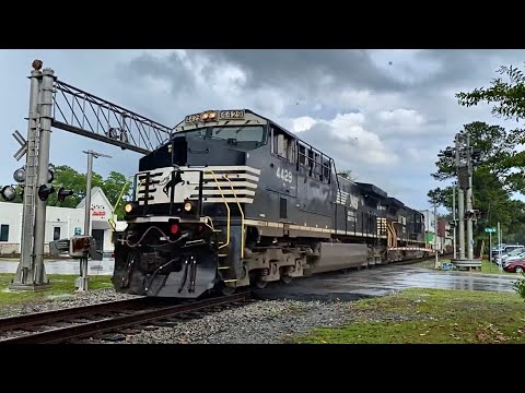 NS 4429 Leads 21D Thru Main Street w/ Awesome Mixed Cast P5A - YouTube