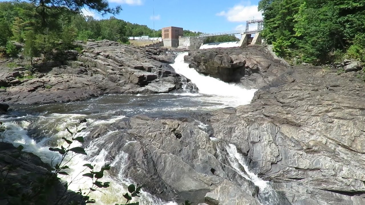 Parc De La Rivière Batiscan - YouTube