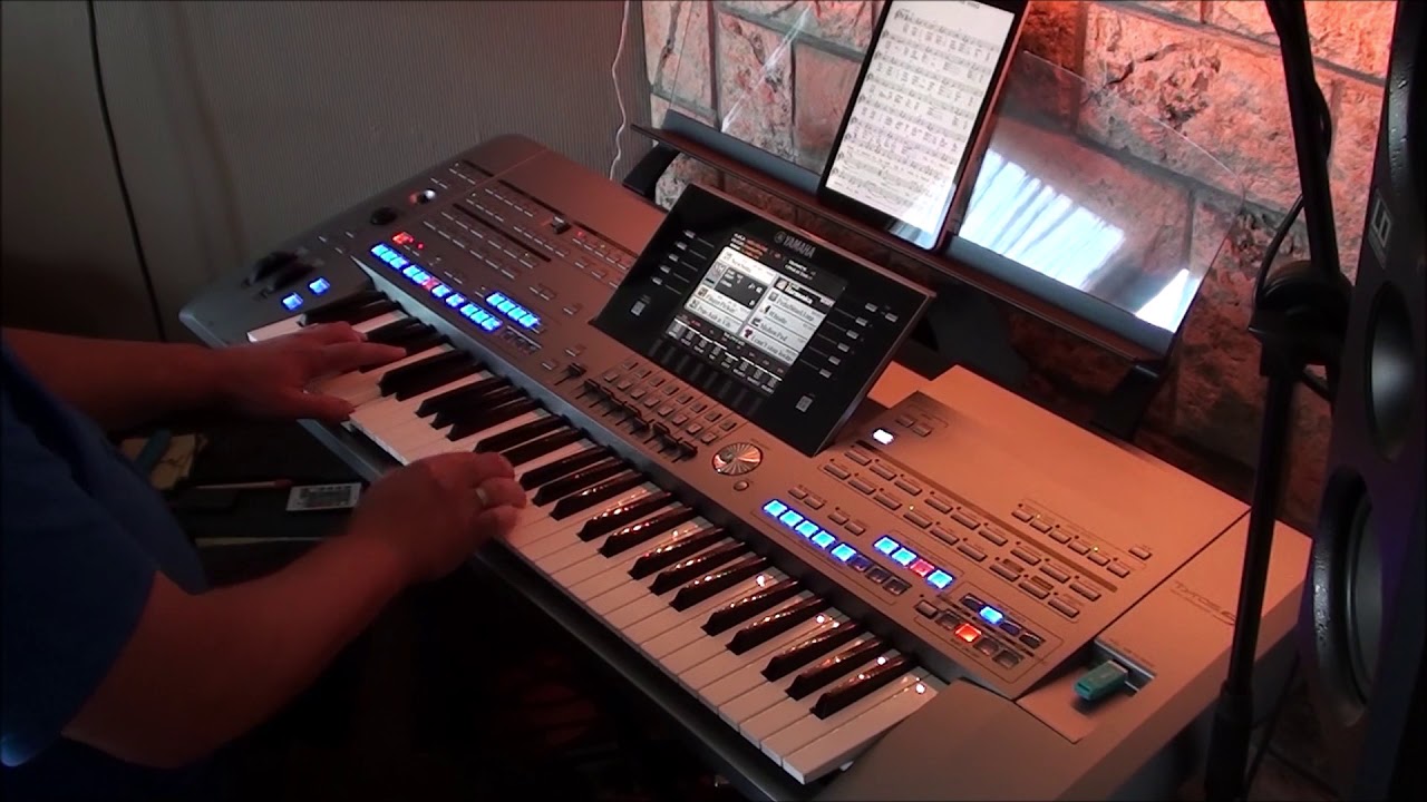 Blowin' in the wind - Bob Dylan (cover by DannyKey) on Yamaha keyboard ...
