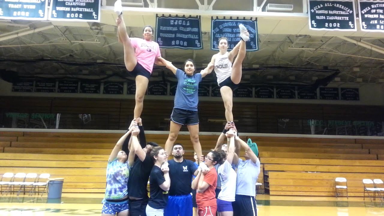 SCCC cheer group heel stretches stunt - YouTube