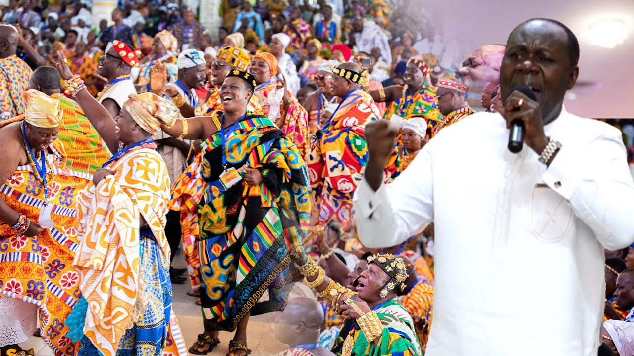 Elder Mireku leads Kings & Queens to Praise God in style😍 | Pentecost ...