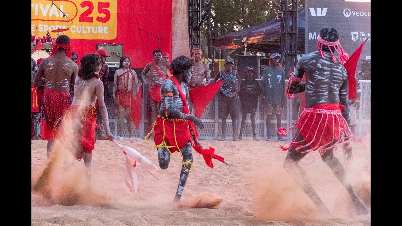 Red Flag Dancers at Barunga Festival, 2015 (2) - YouTube