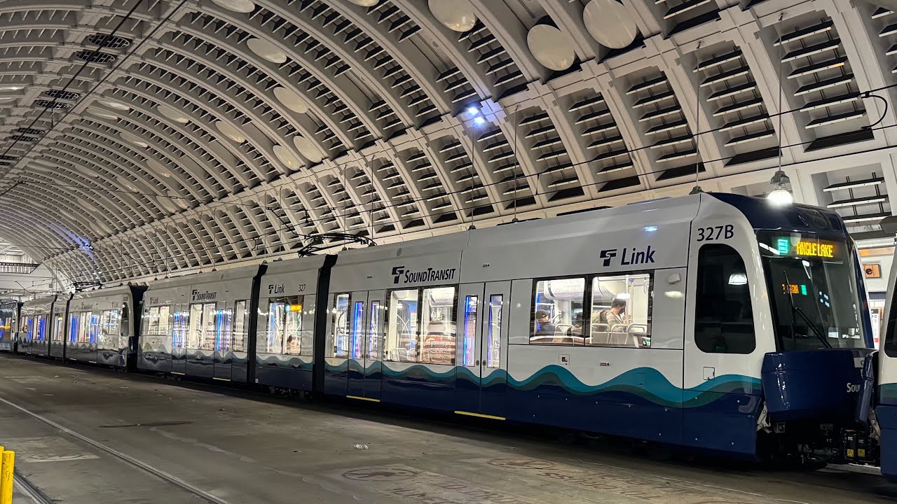 A QUIET (Ventilation turned off!!) ride on Sound Transit Link Siemens ...
