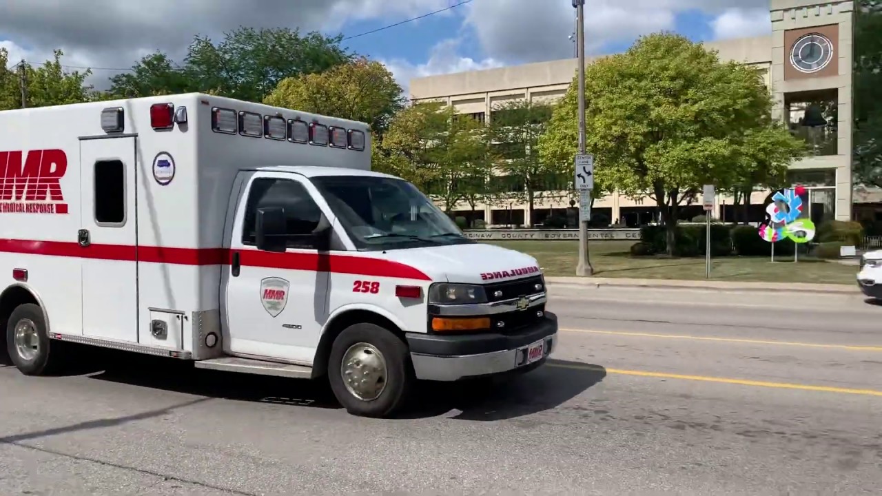 Saginaw MI MMR ambulance 258 responding CARSON Siren, PHASER Siren ...