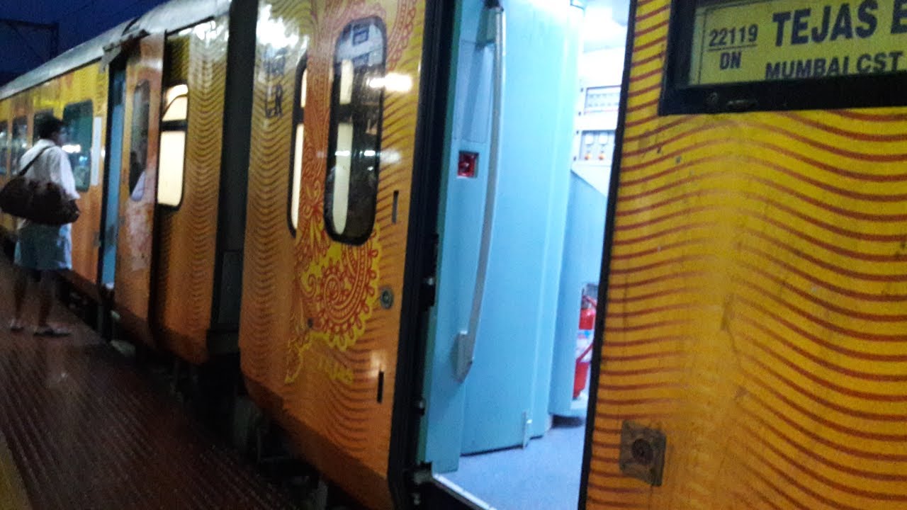 Tejas Express (Automatic Doors) Opening and Closing : Passengers ...