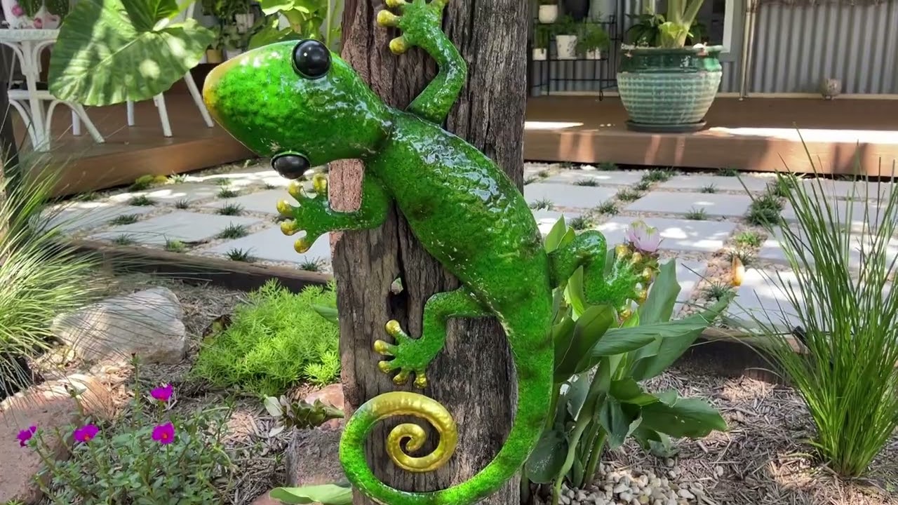 Gecko Green 55cm Metal Wall Art