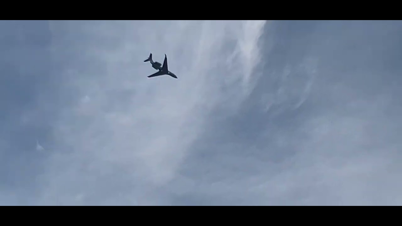 Monday Plane Spotting at Home! - YouTube