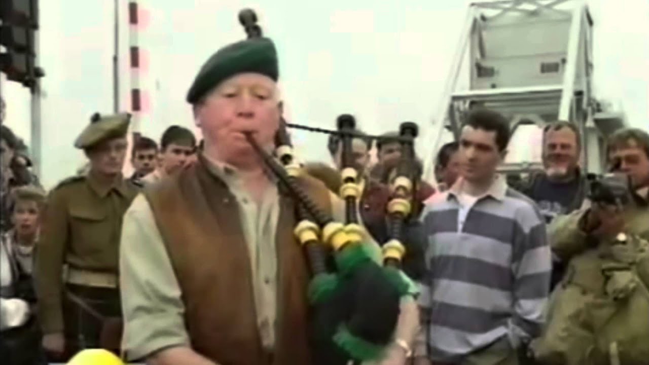 A Tribute To Piper Bill Millin - YouTube