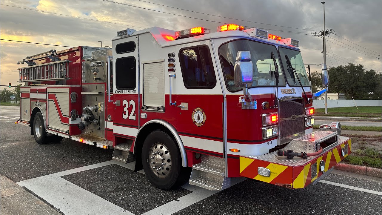 Engine 11 and Rescue 11 responding to car crash. - YouTube